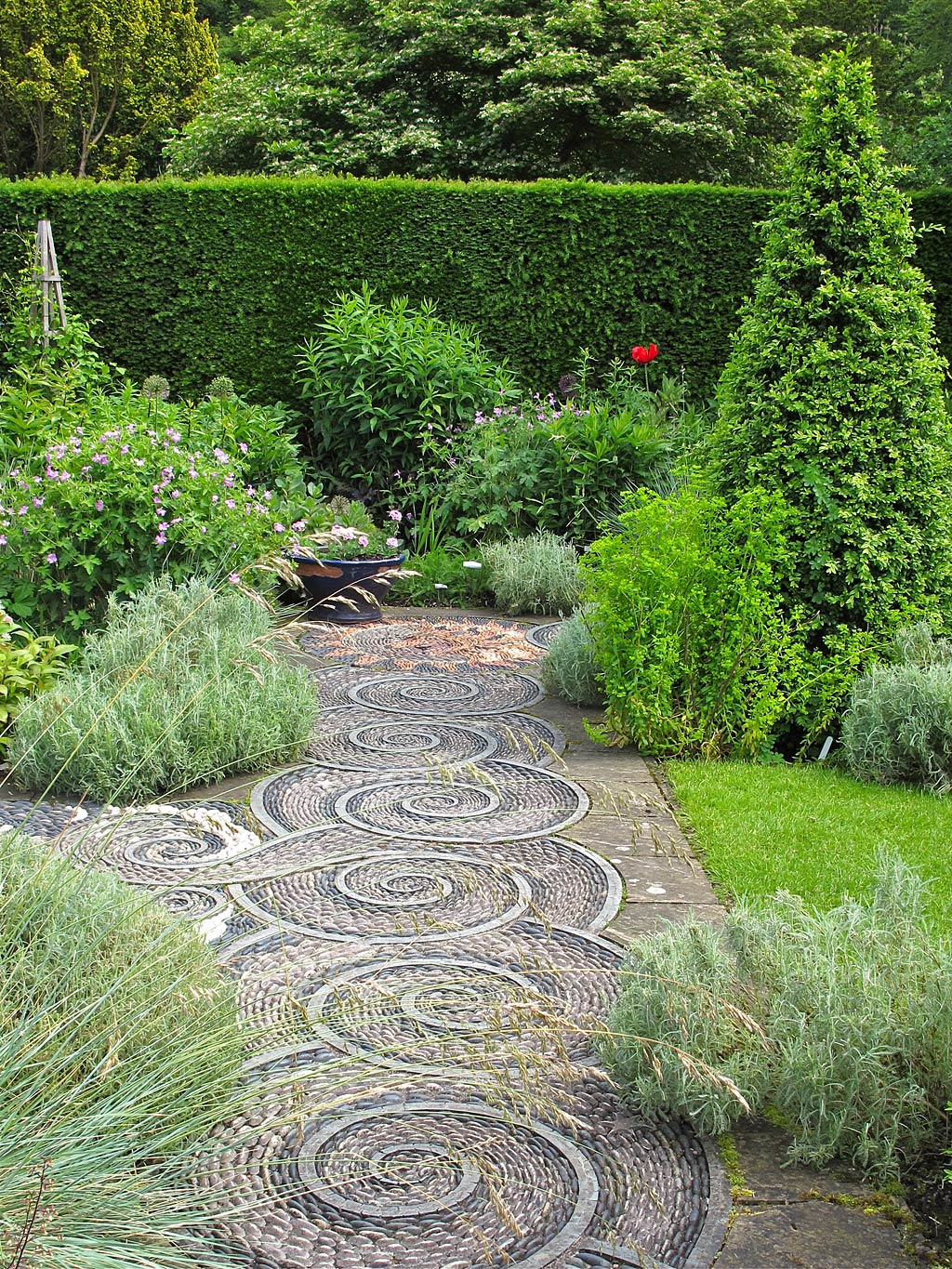Pebble Mosaic Garden Paving At Gresgarth Hall, Lancashire – Susan Rushton