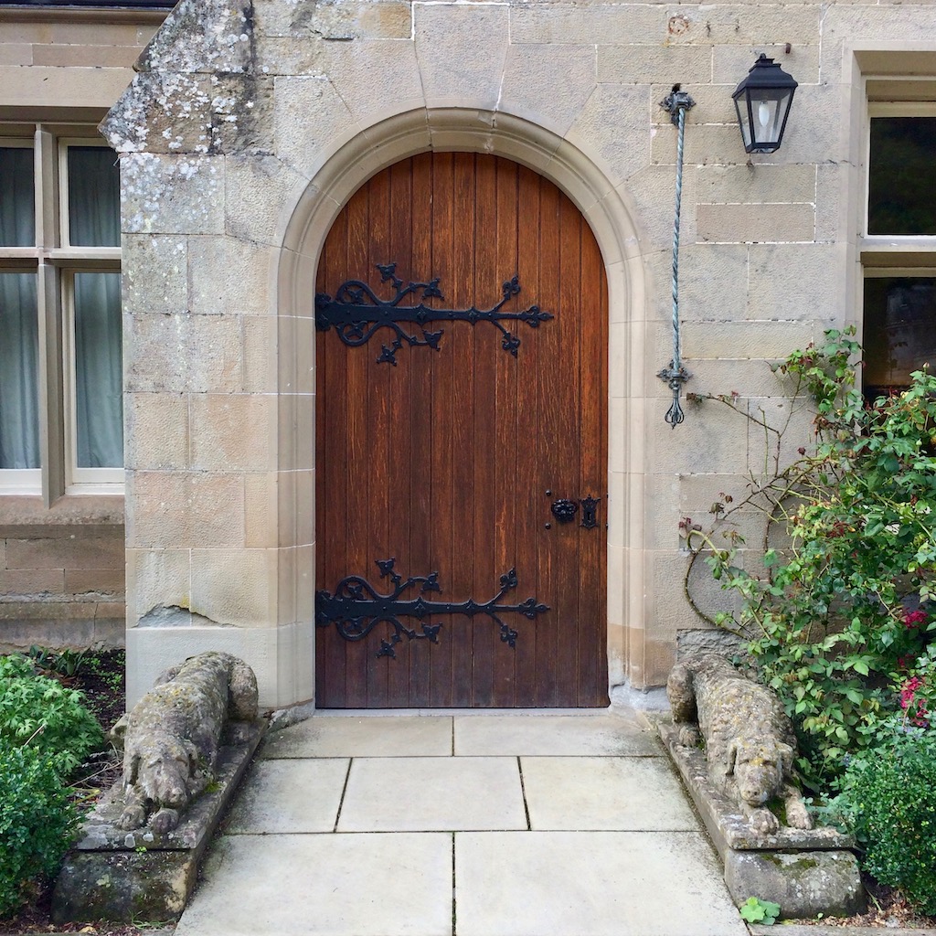 Abbotsford: Sir Walter Scott’s Home In The Scottish Borders – Susan Rushton