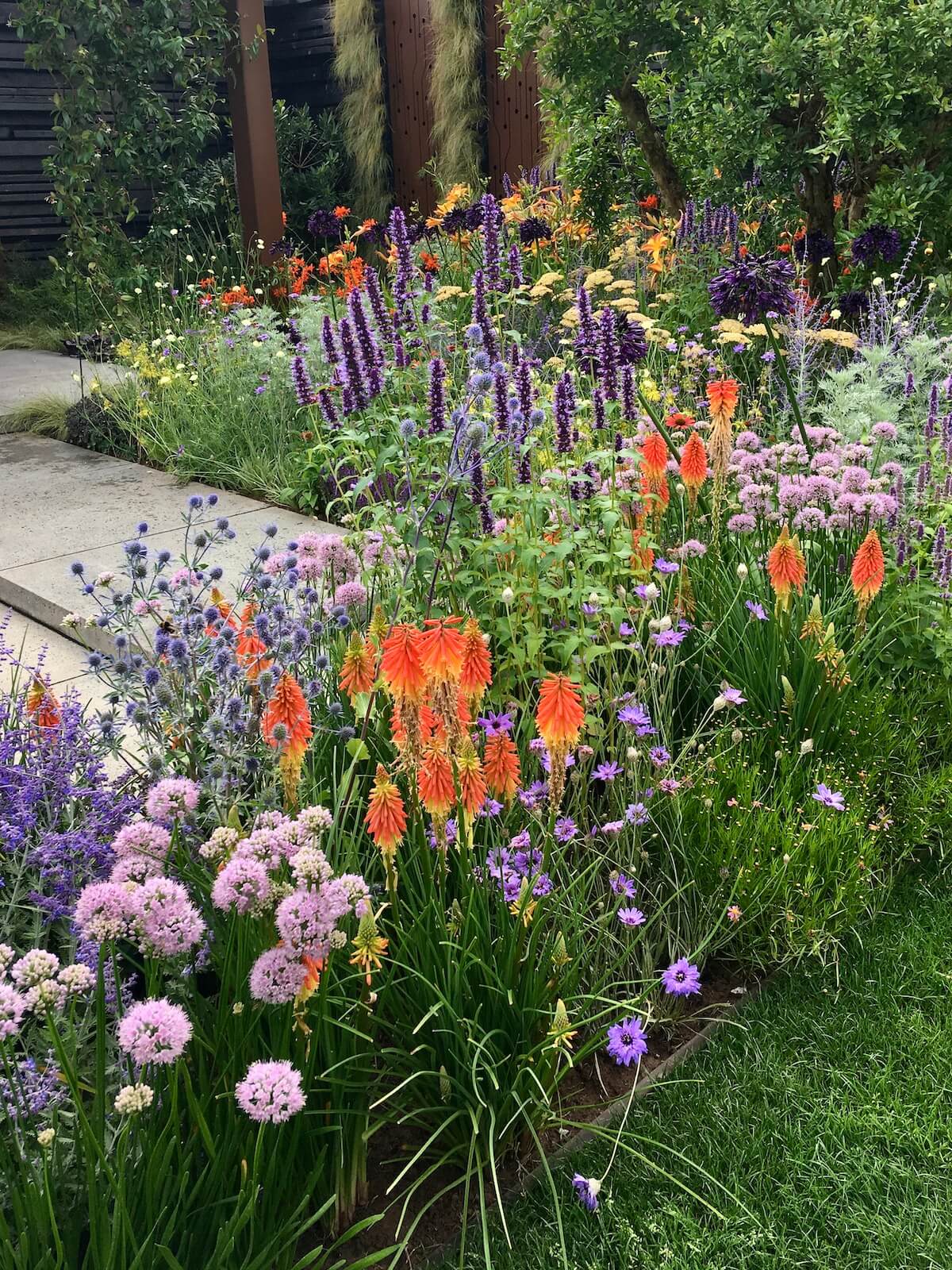 Never Heard of Cramscaping? Check Out Tatton’s Bold, Joyful Show Garden ...